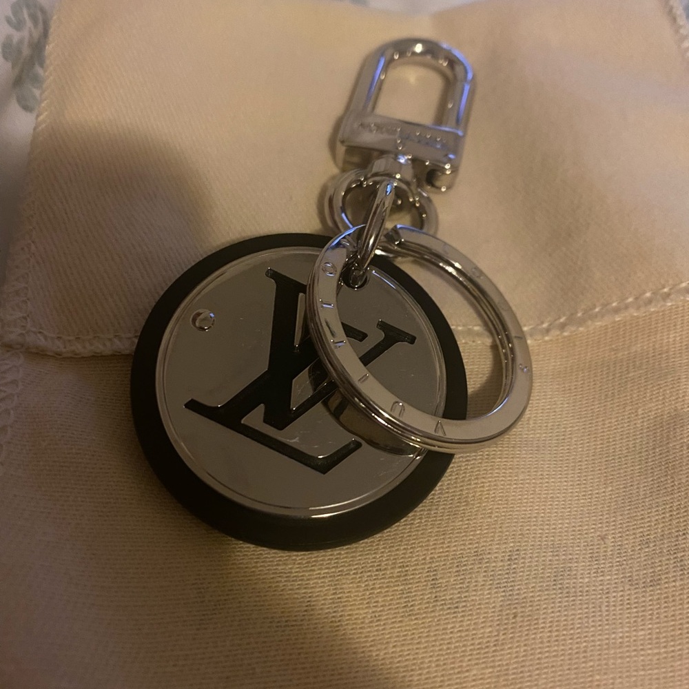 Louis Vuitton Lv Circle Bag Charm & Key Holder - Gem